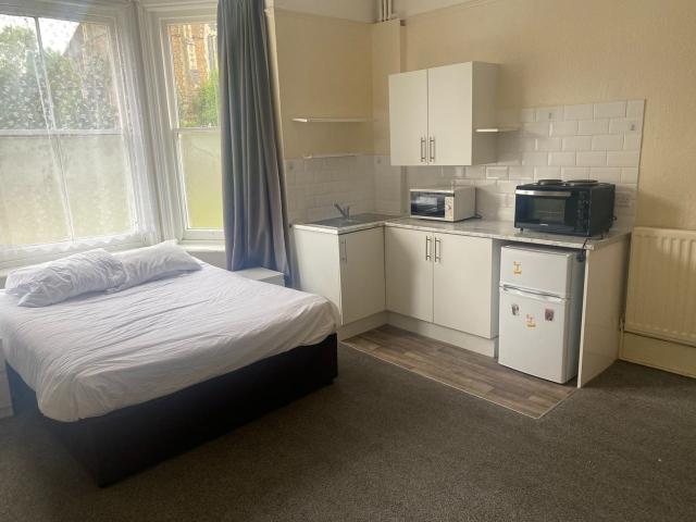 Room at West Road, Guildford