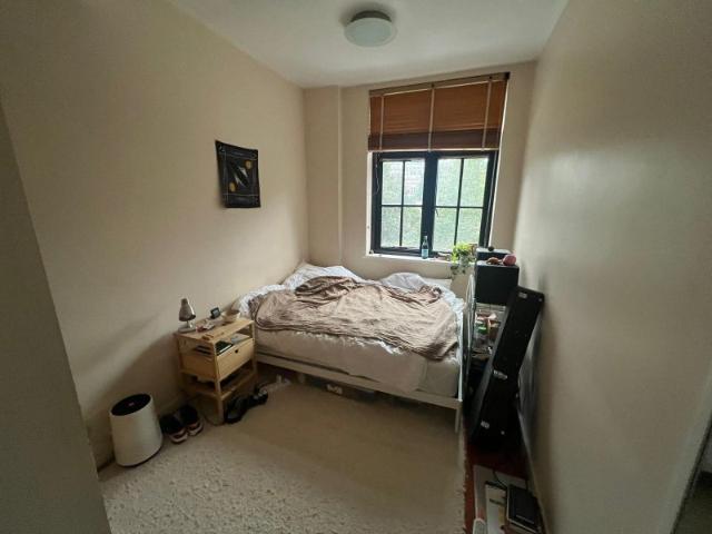 Room at West Tenter Street, Greater London