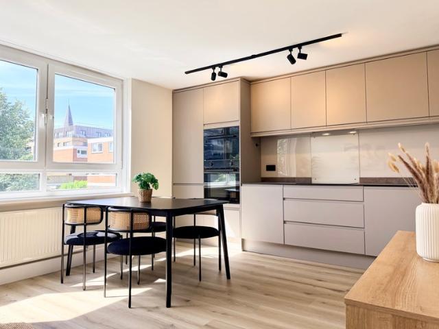 Room at Westbridge Road, Greater London