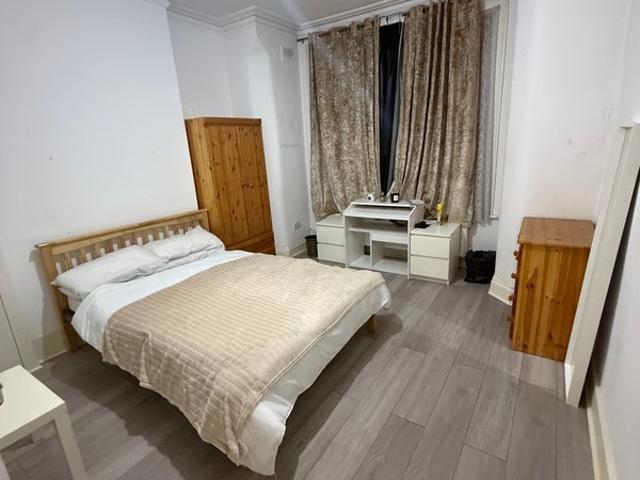 Room at Westbury Avenue, Greater London