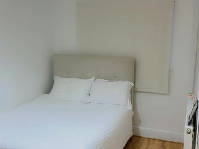 Room at Westbury Lane, Bristol