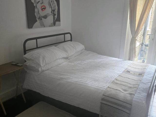 Room at Westbury Road, Greater London