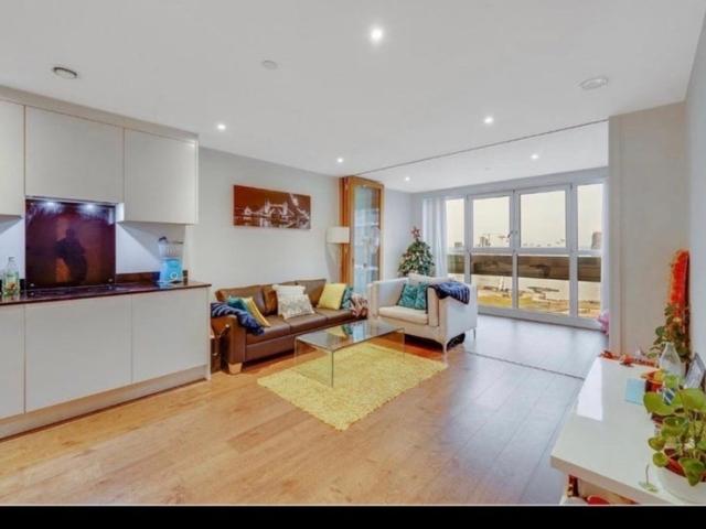 Room at Western Gateway, Greater London