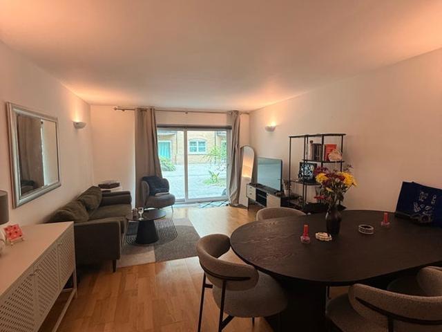 Room at Western Gateway, Greater London