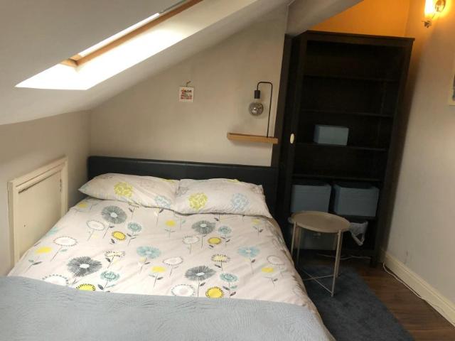 Room at Western Grove, Leeds
