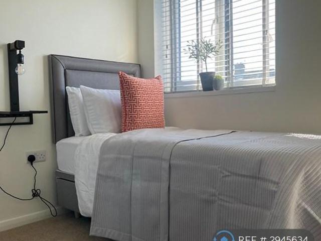 Room at Westerdale Road, Middlesbrough