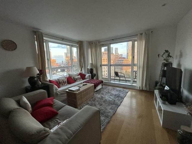 Room at Westferry Circus, Greater London