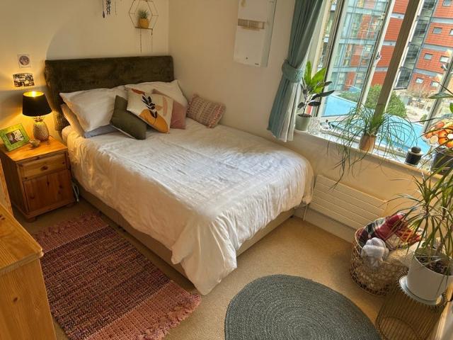 Room at Westferry Road, Greater London