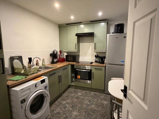 Room at Westferry Road, Greater London