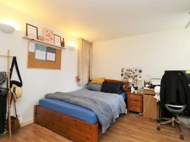 Room at Westferry Road, Greater London