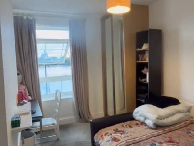 Room at Westferry Road, Greater London