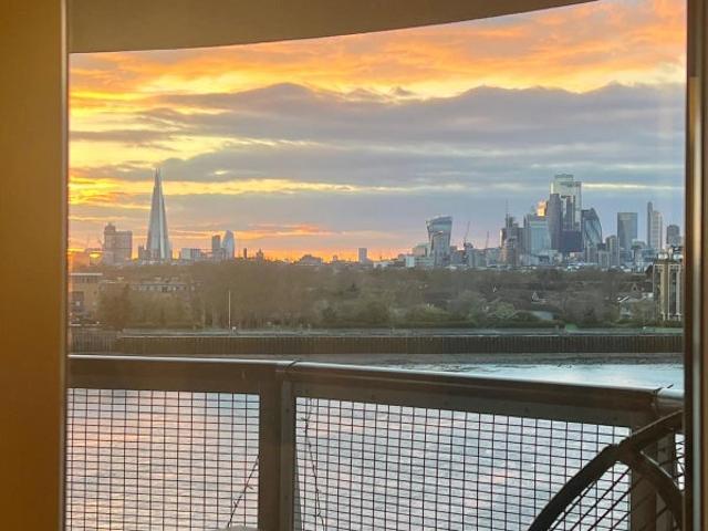 Room at Westferry Road, Greater London