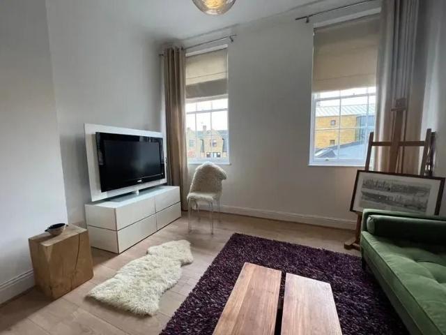 Room at Westferry Road, Greater London