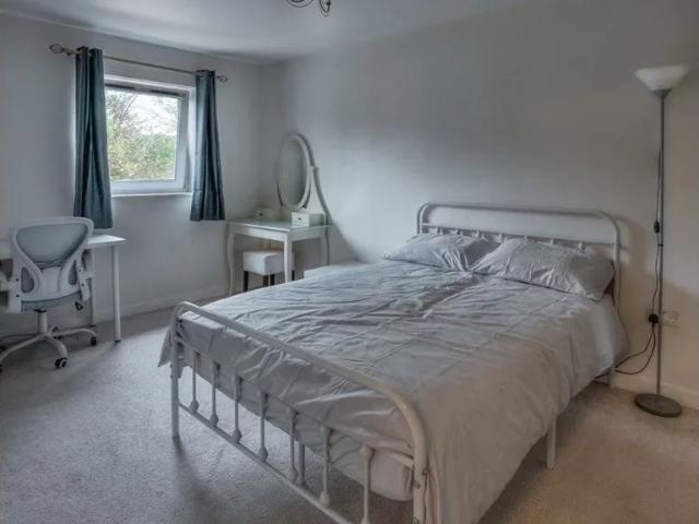 Room at Westferry Road, Greater London