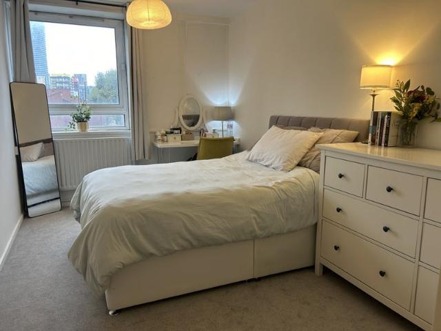 Room at Westferry Road, Greater London