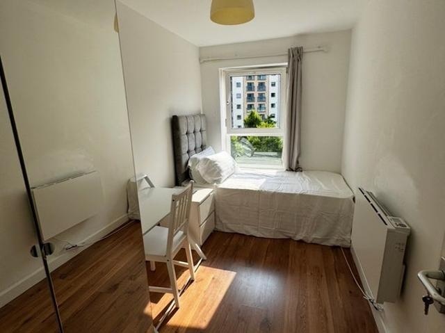 Room at Westferry Road, Greater London