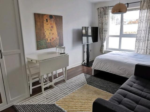 Room at Westferry Road, Greater London