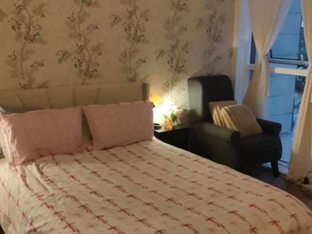 Room at Westferry Road, Greater London