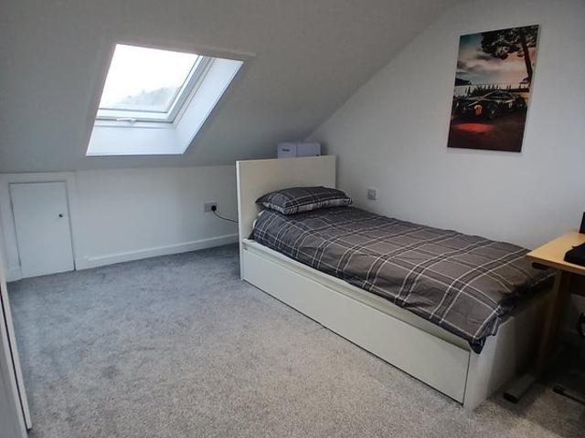 Room at Westland Drive, Glasgow