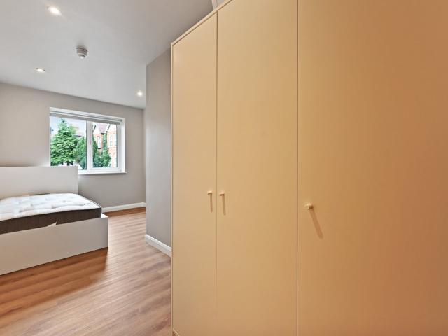 Room at Westland Road, Watford
