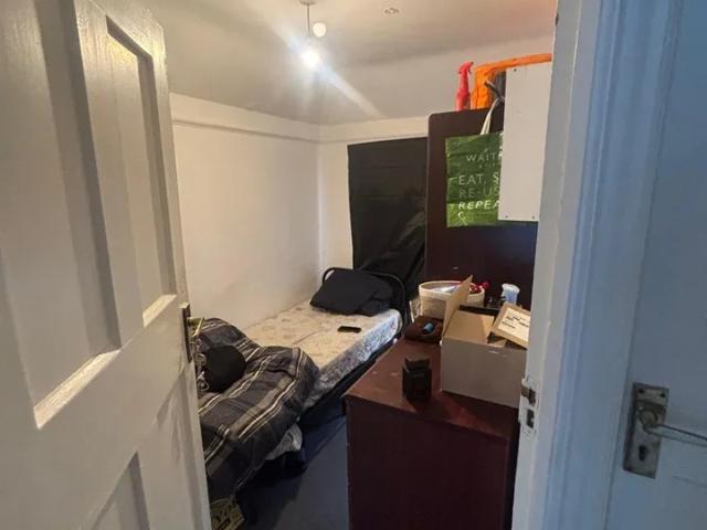 Room at Westminster Avenue, Greater London