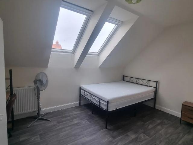Room at Weston Road, Aston Clinton