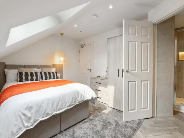 Room at Weston Road, Strood