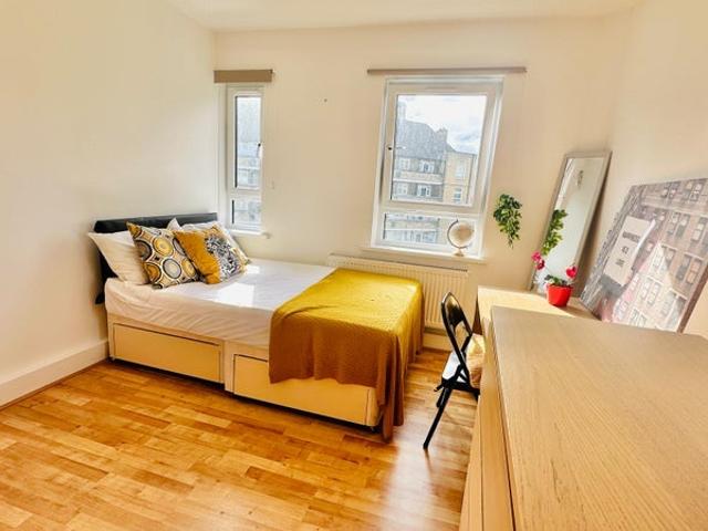 Room at Weston Street, Greater London