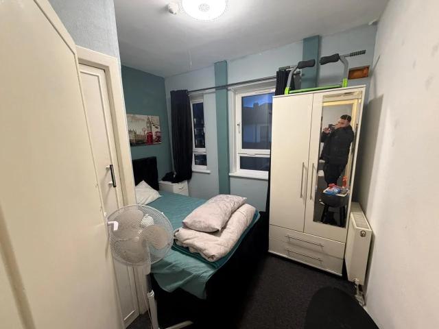 Room at Weston Street, Greater London