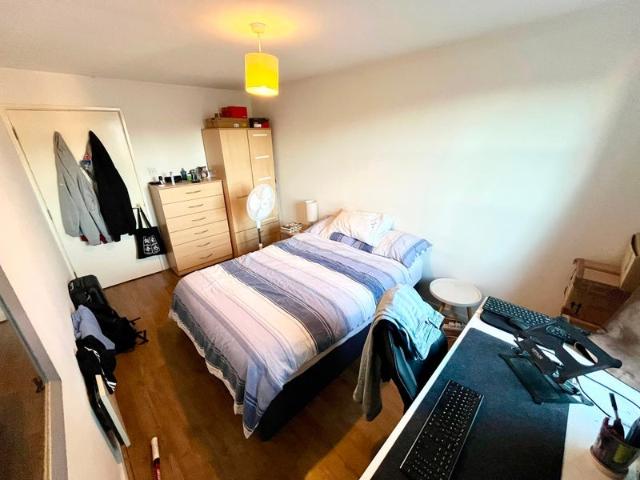 Room at Weston Street, Greater London
