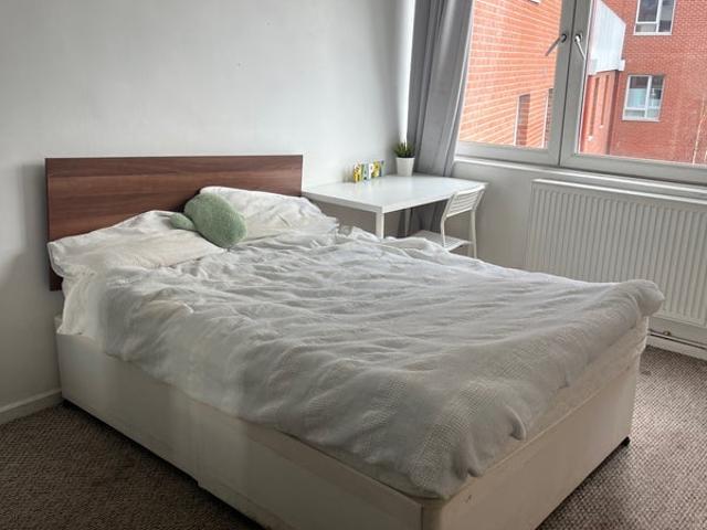 Room at Weston Street, Greater London