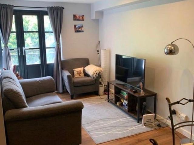 Room at Weston Street, Greater London