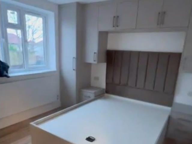 Room at Wexham Road, Slough