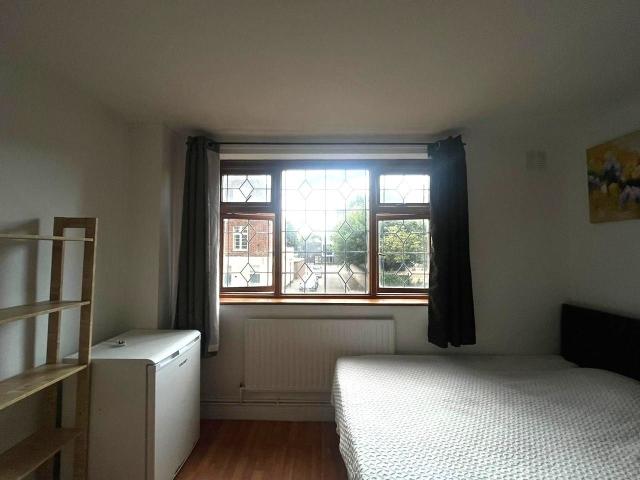 Room at Weymouth Terrace, Greater London