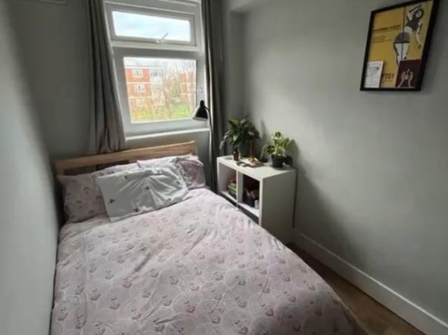 Room at Weymouth Terrace, Greater London