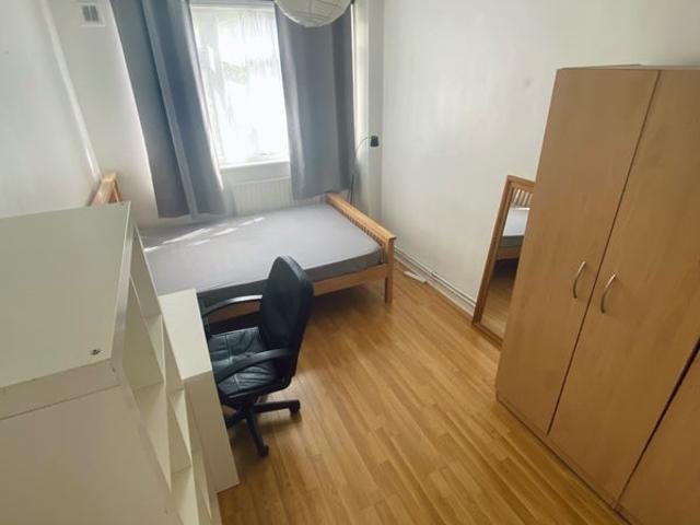 Room at Weymouth Terrace, Greater London