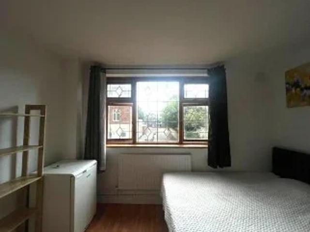 Room at Weymouth Terrace, Greater London
