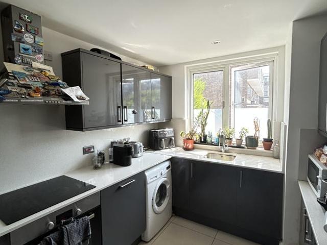 Room at Weymouth Terrace, Greater London