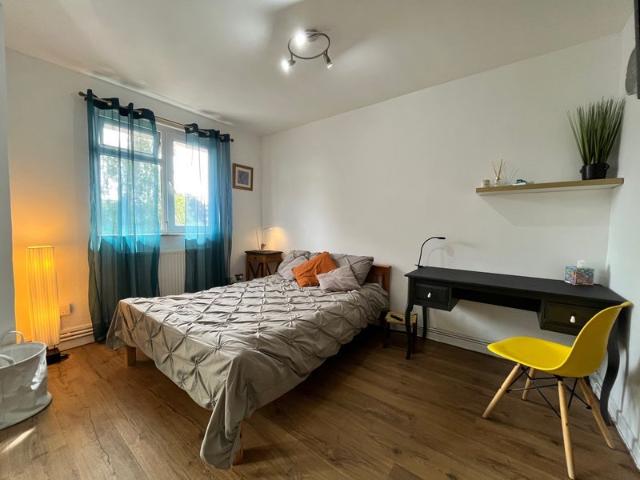 Room at Weymouth Terrace, Greater London