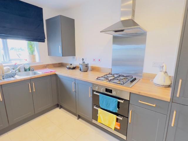 Room at Wharnecliffe Gardens, Bristol