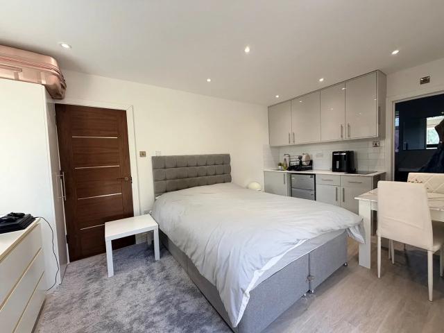 Room at Wheelers Orchard, Chalfont St Peter