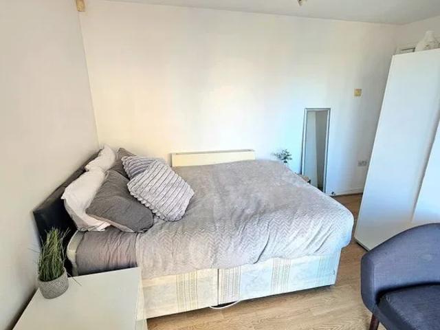 Room at Wheler Street, Greater London