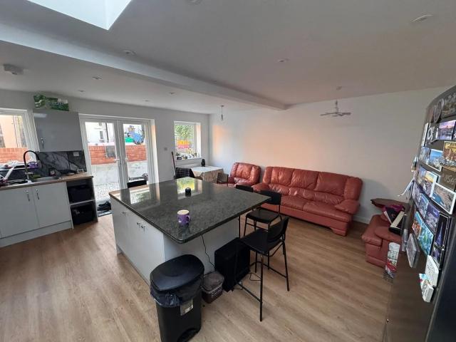 Room at Whittington Road, Bristol