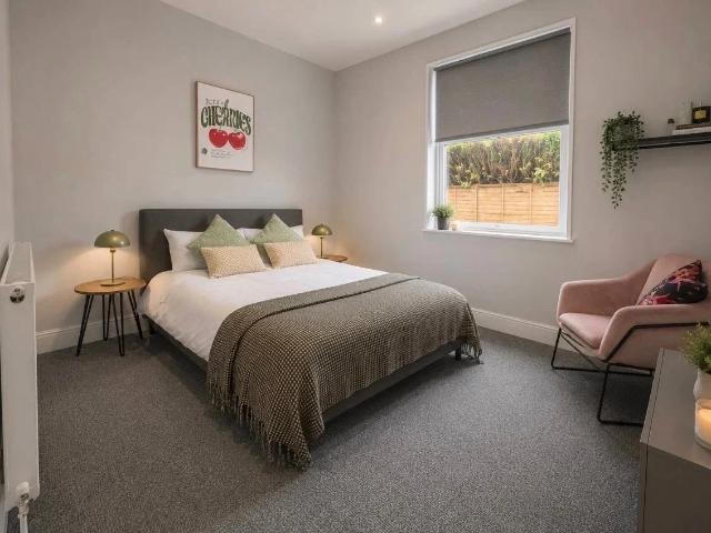 Room at Whitworth Road, Swindon