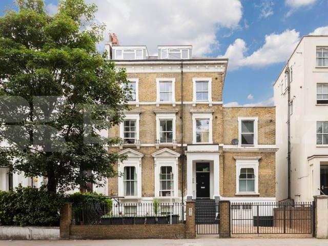 Room at White Lion Street, Greater London