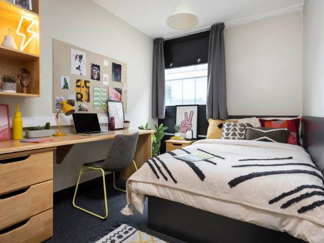 Room at White Swan Road, Portsmouth