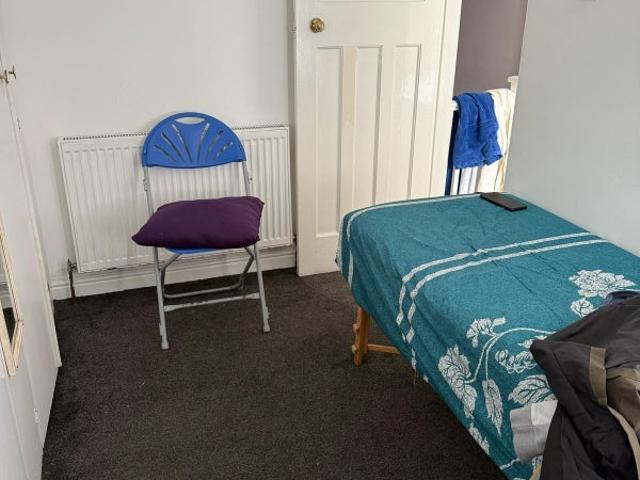 Room at Whitehouse Avenue, Oldham