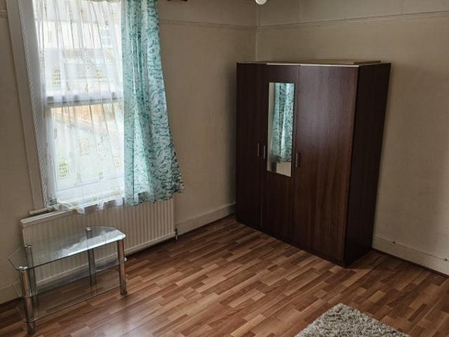 Room at Whitehorse Lane, Greater London