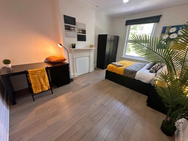 Room at Whitehall Road, Greater London