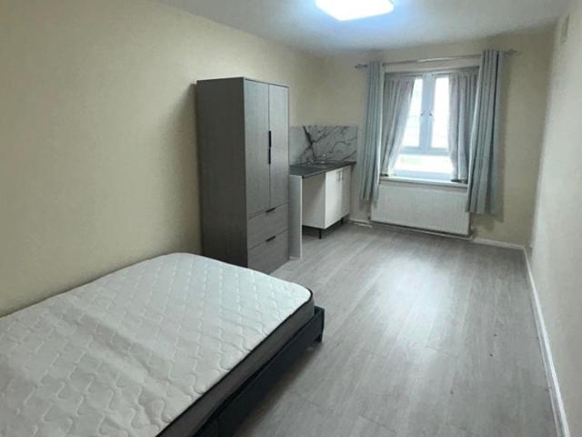 Room at Whiteoaks Lane, Greater London